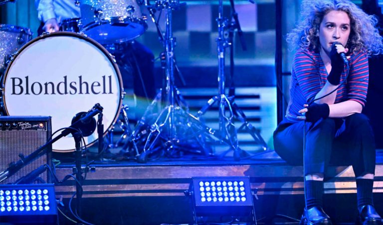 Blondshell estreia na TV com seu single novo. Sexta agora ela estreia ...