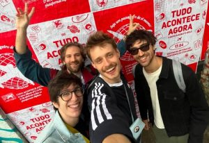 CENA – O aqui e agora da banda O Grilo. Já ouviu o disco novo? Já leu a ...