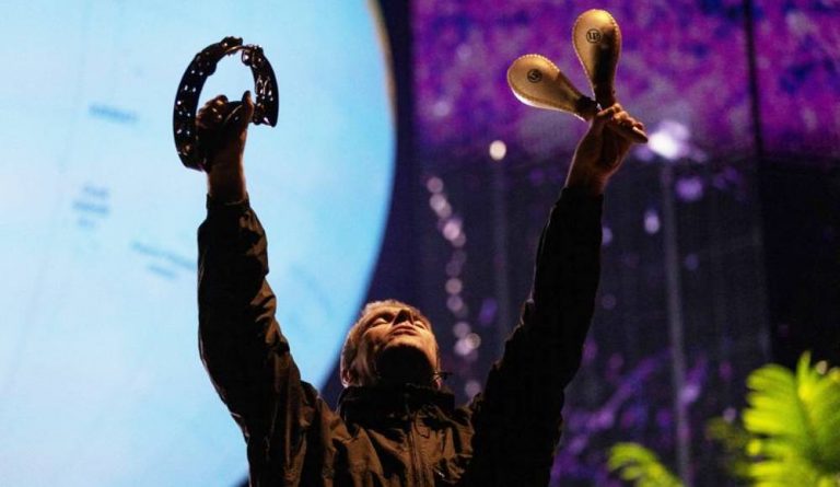 O rapper Liam Gallagher canta a “Columbia” diferentona em show em ...