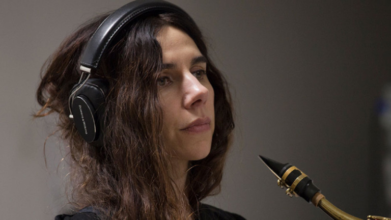 Lá vem ela… Inspirada pela galáxia, PJ Harvey solta nova música e abre ...